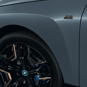 创新BMW iX M60